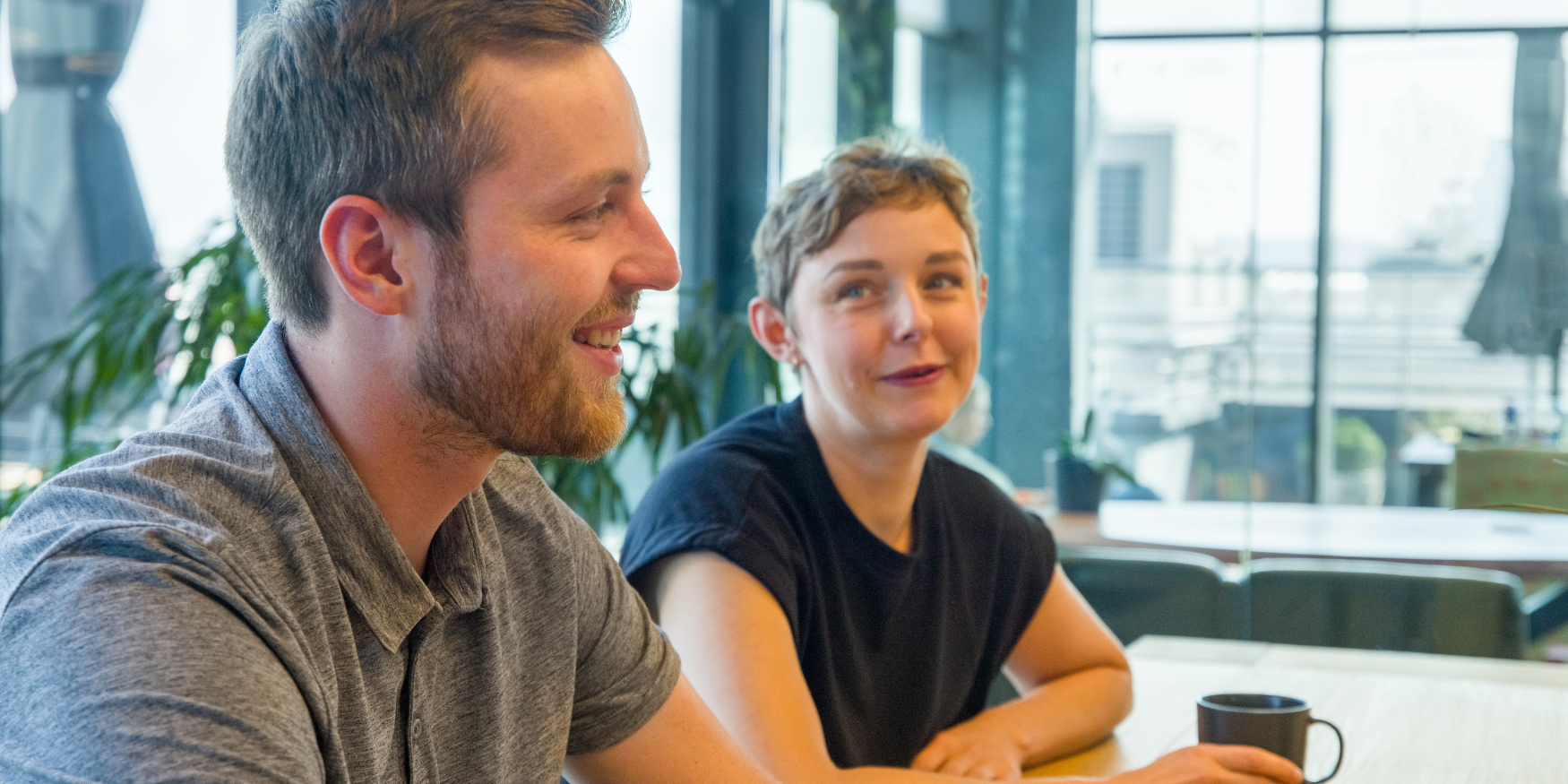 Coffee Badging: Ein kreativer Kniff gegen Büropräsenz mit negativen Folgen